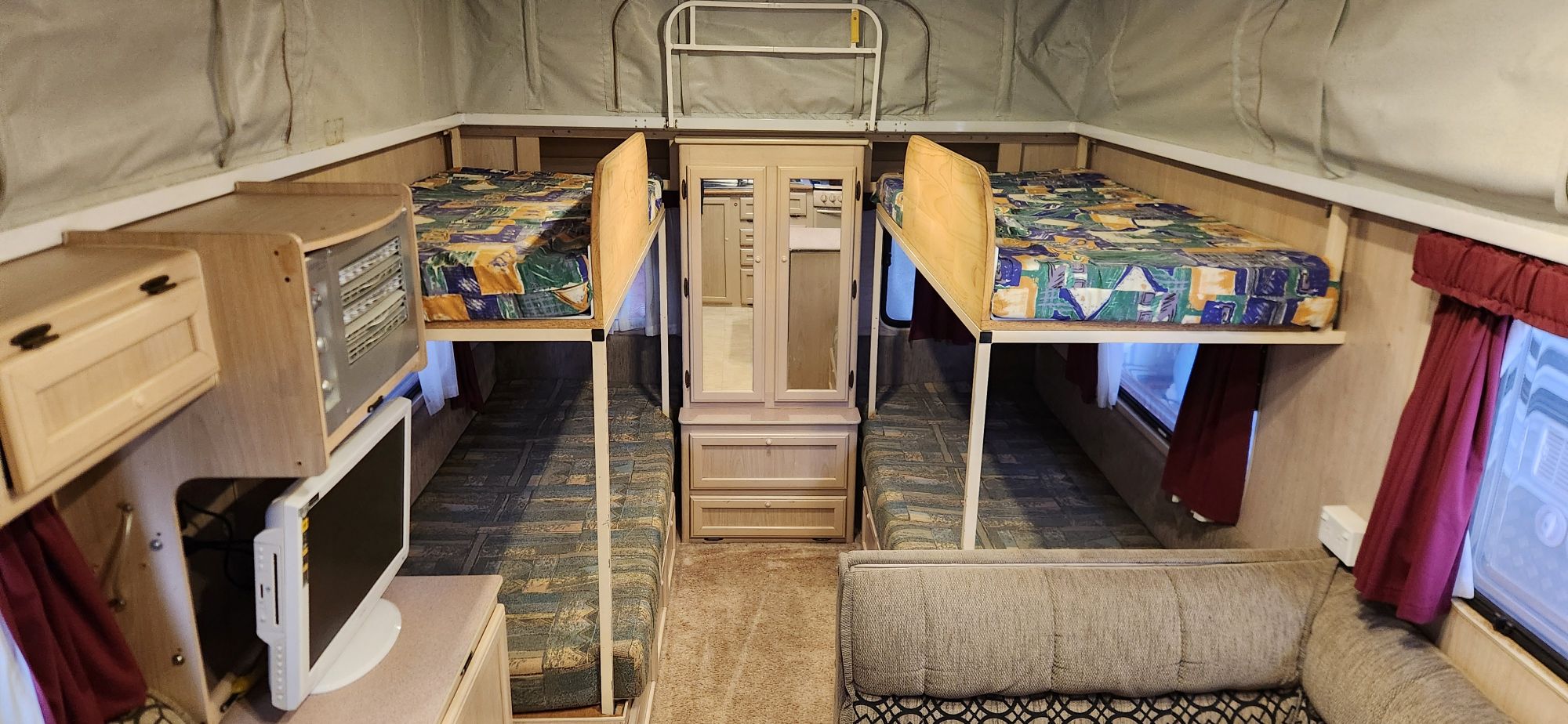 2001 Jayco Freedom, 17 ft, Bunk beds, $13,990 – Picton Caravans