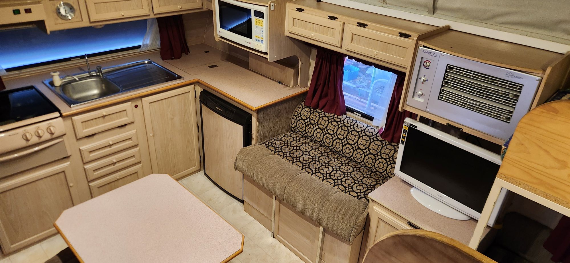 2001 Jayco Freedom, 17 ft, Bunk beds, $13,990 – Picton Caravans