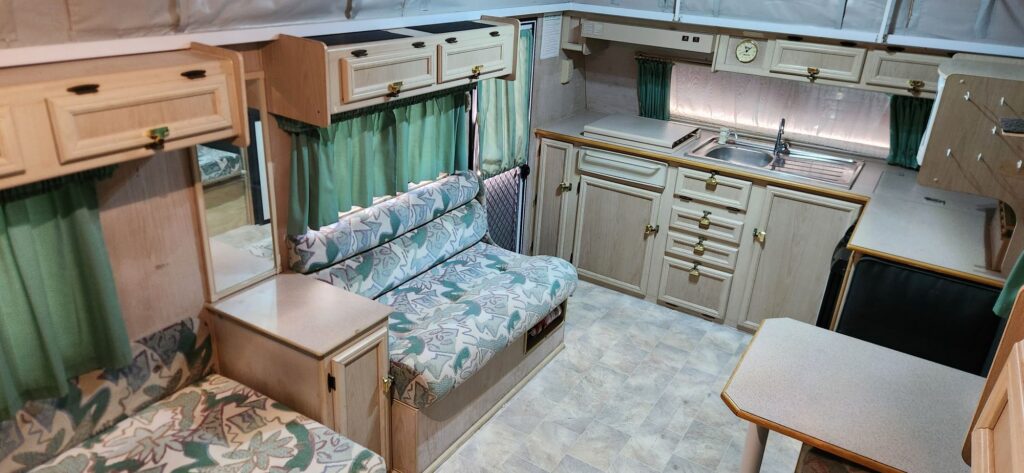 1999 Jayco Starcraft, 16 ft, $9,990 – Picton Caravans